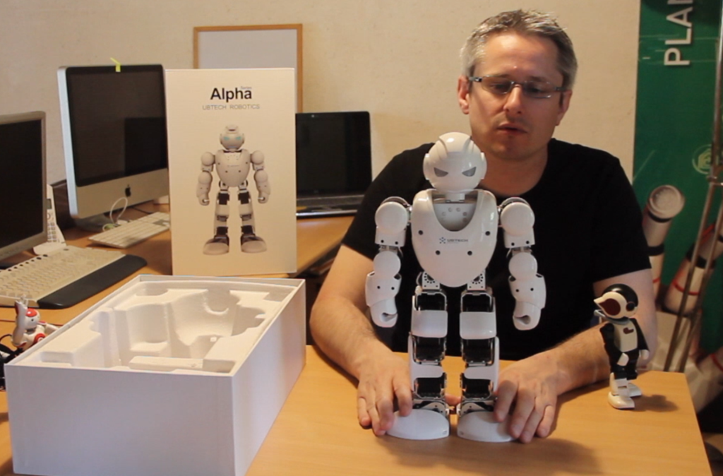 [Vidéo] Déballage de l'Alpha 1S de UBTECH - Planète Robots