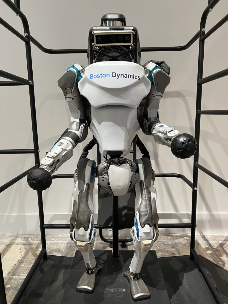 Le robot Atlas au Musée du Luxembourg
