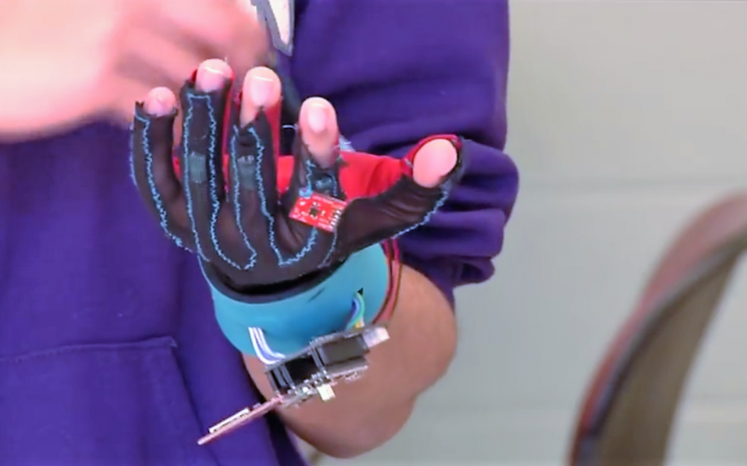 SignAloud, des gants pour traduire le langage des signes | Planète Robots