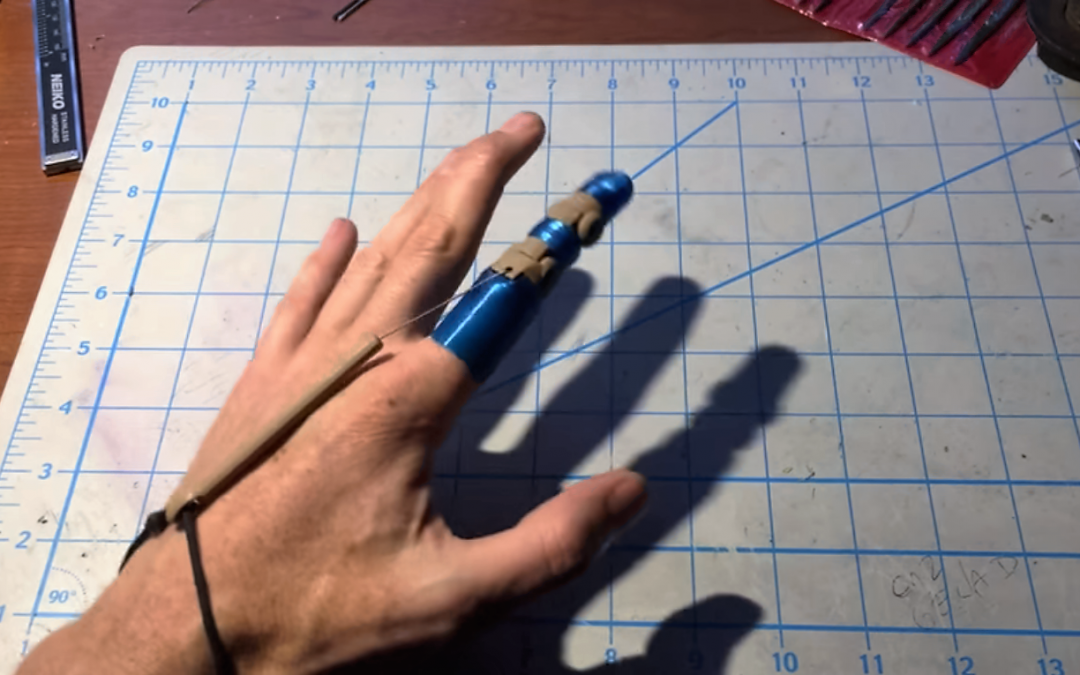 Amputé d'un doigt, il réalise lui même sa prothèse en impression 3D ...