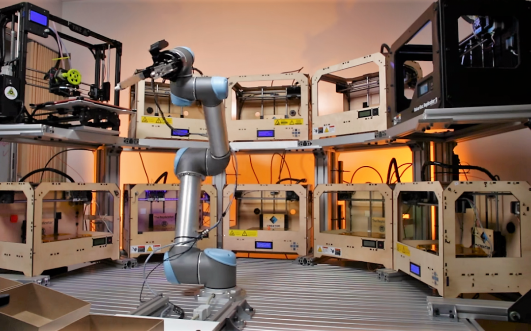 Un bras robotisé capable de gérer plusieurs imprimantes 3D - Planète Robots